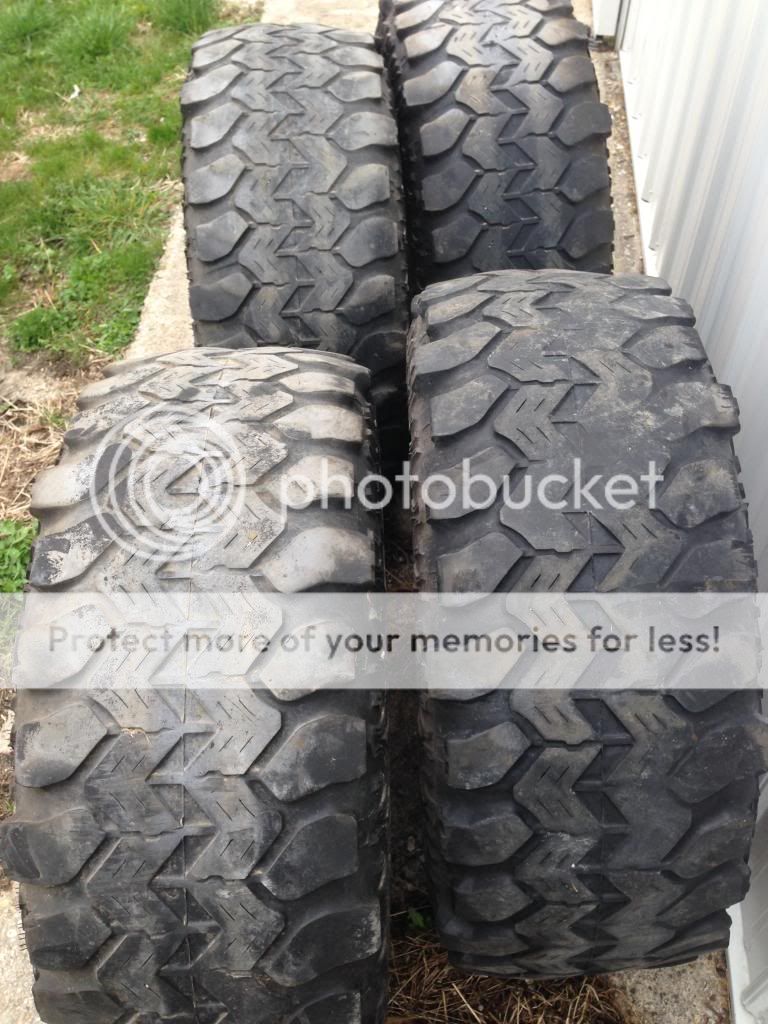 35x14.50x16.5 TSL SSR's on Black WELD Stonecrushers 8lug in Illinois ...